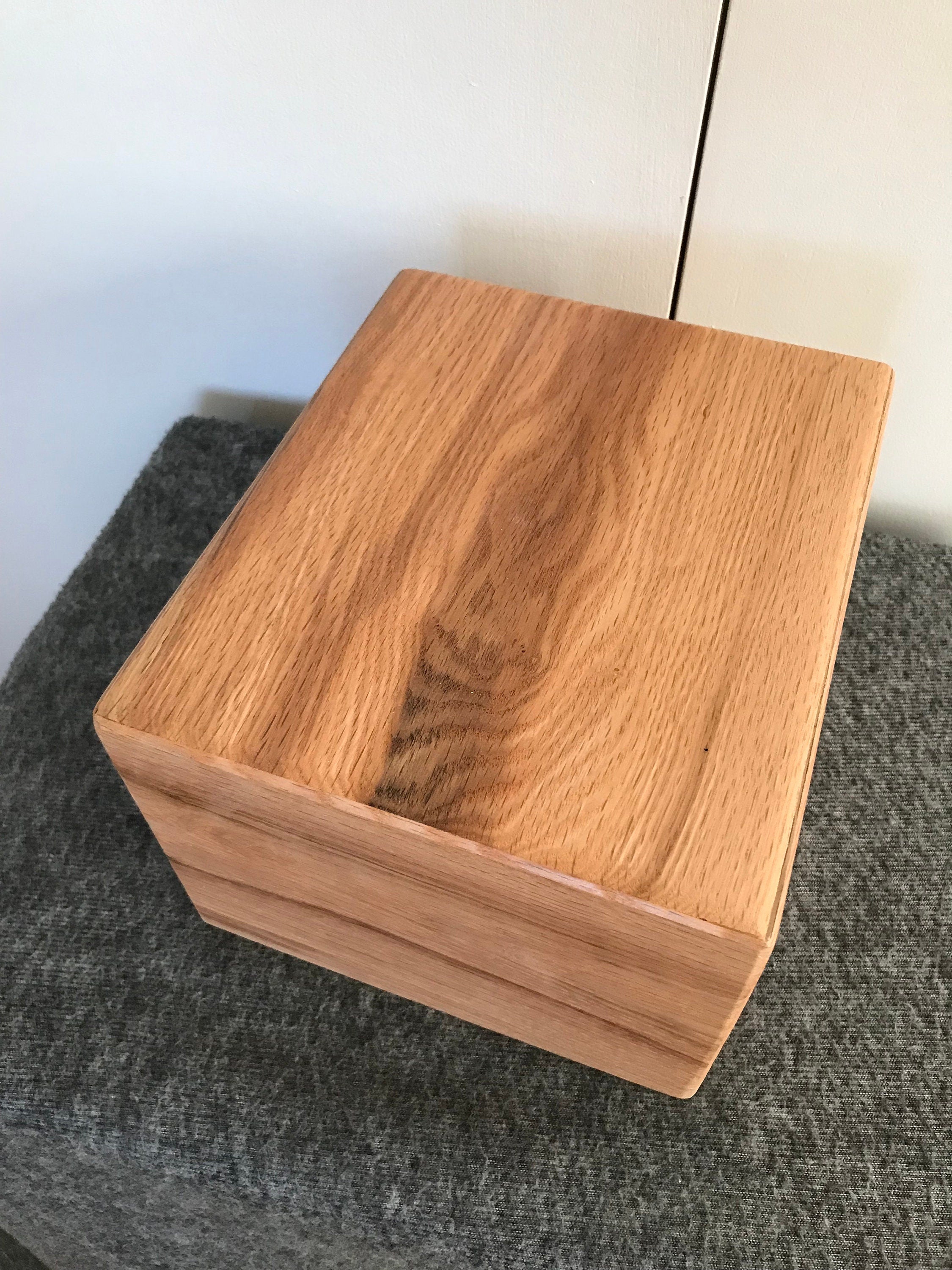 The Solid-Oak Urn – minimalistwoodworks